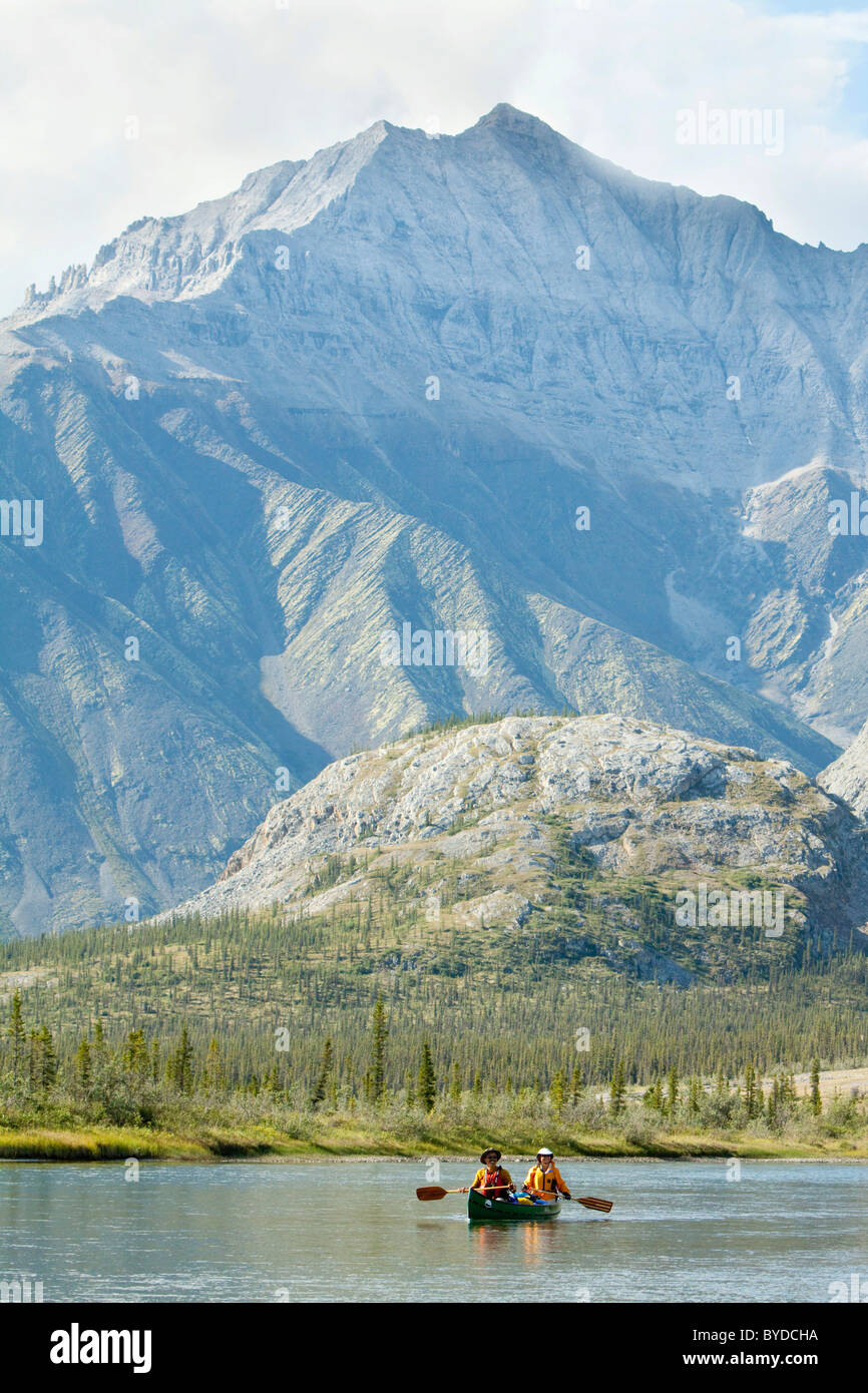Yukon canada canoe hi-res stock photography and images - Alamy
