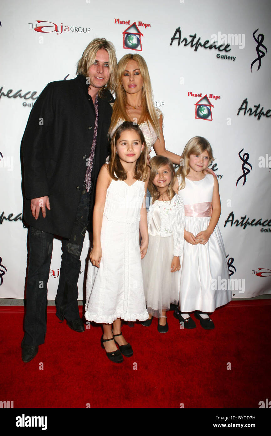 Shauna sand and her daughters isabella and victoria hi-res stock ...