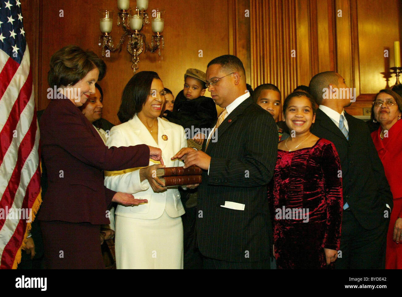 Keith Ellison is sworn into congress by House Speaker Nancy Pelosi ...