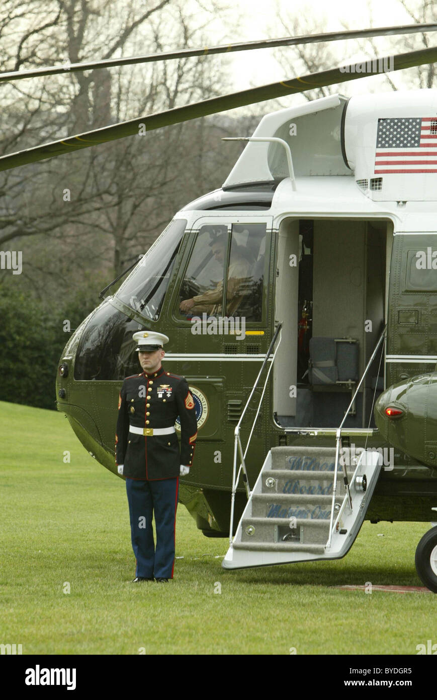 Marine One arrives at the White House to pick up the George Bush and ...