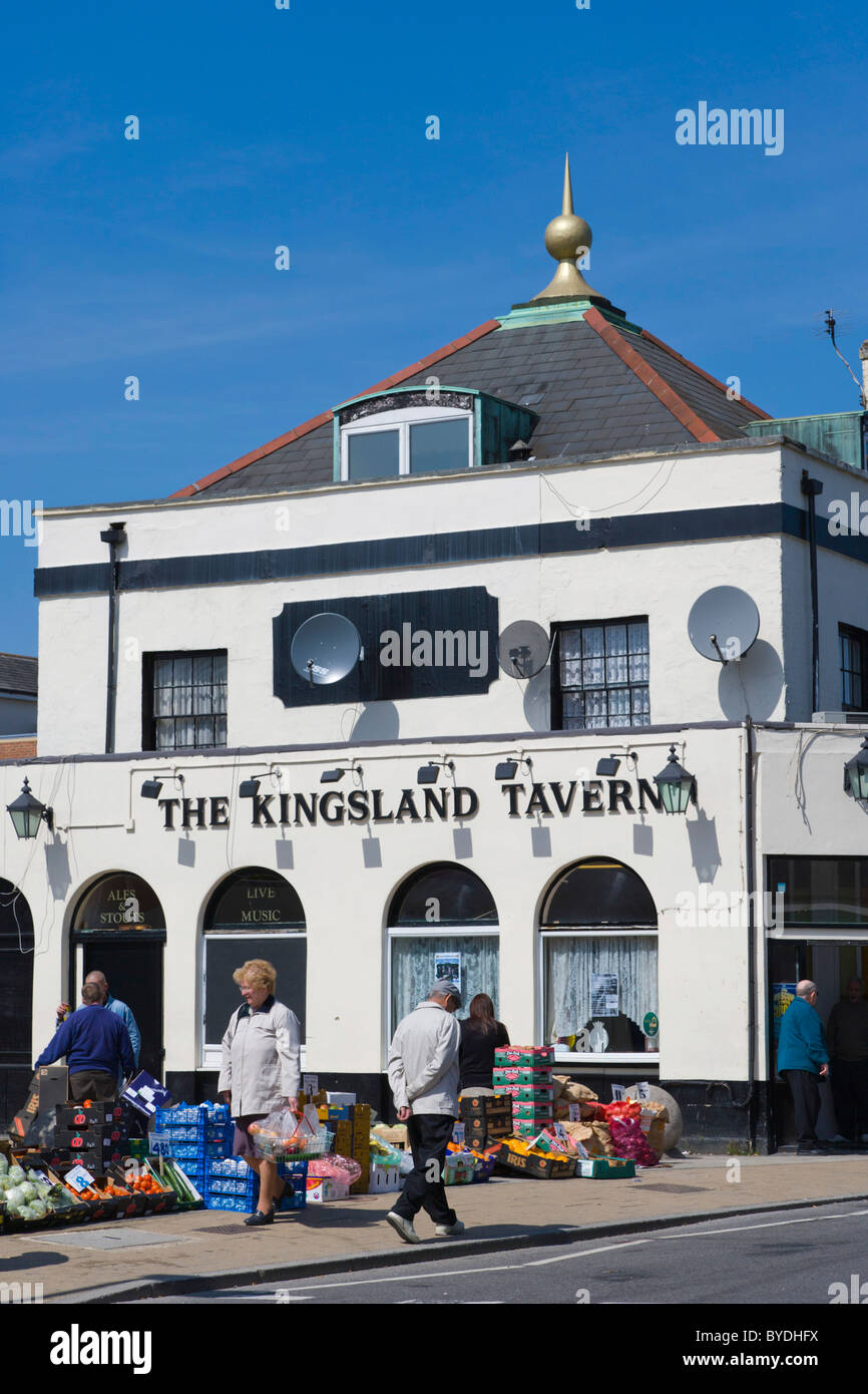 Market near Kingsland Tavern, St Mary's Street, Southampton, Hampshire ...