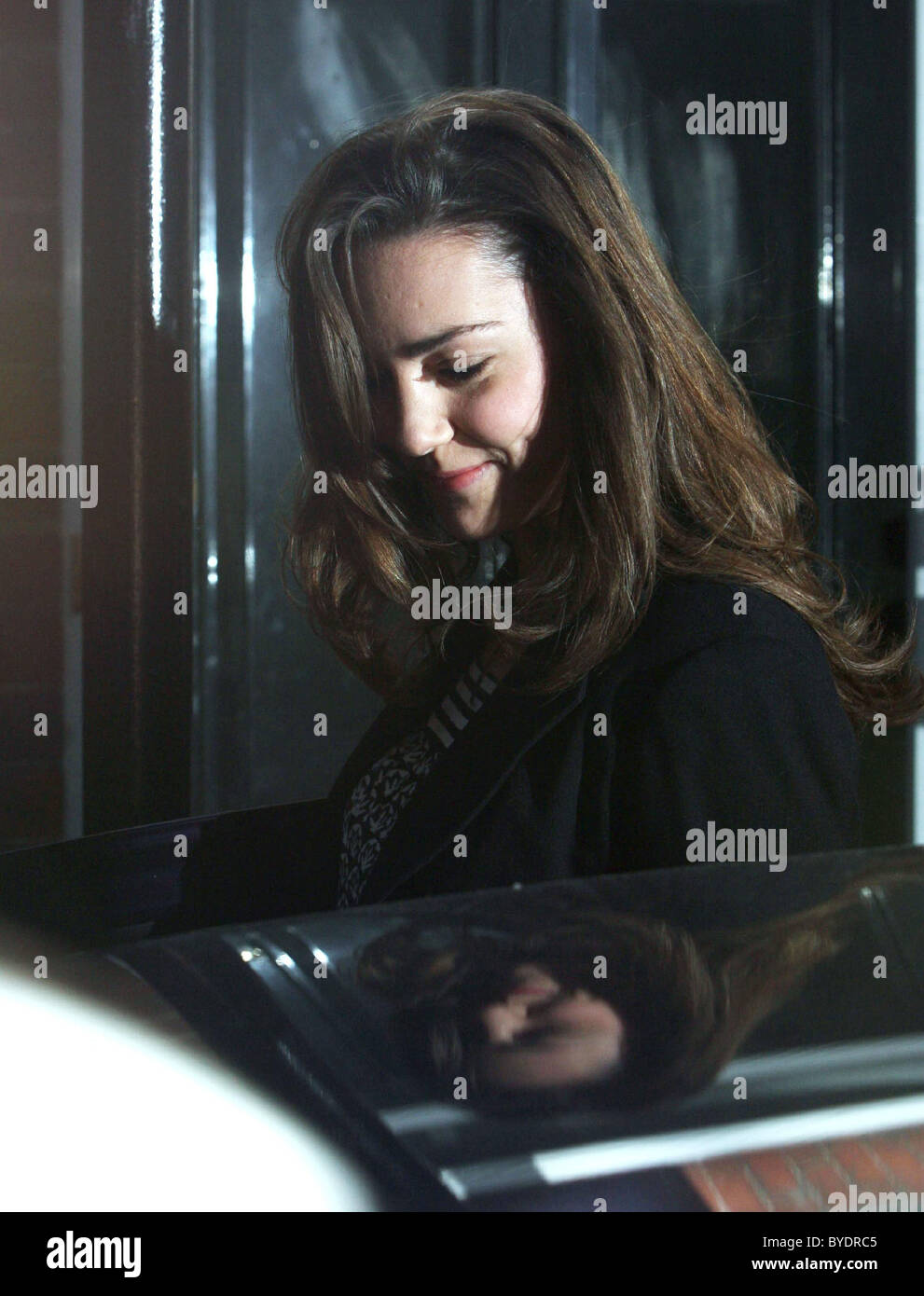 Kate Middleton leaving her home wearing what seems to be a cannabis ...