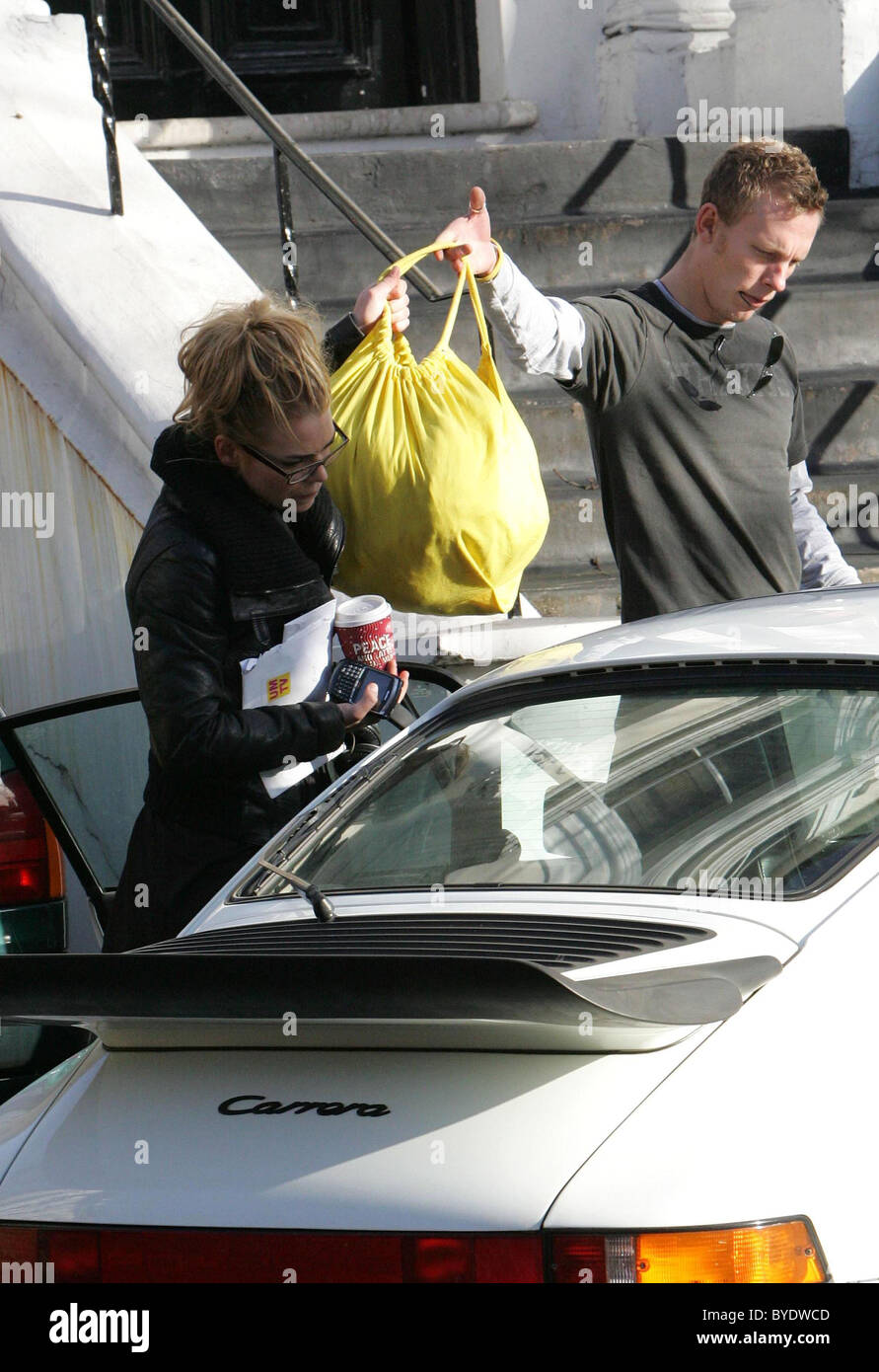Billie Piper and her boyfriend Laurence Fox arrive home and leave ...