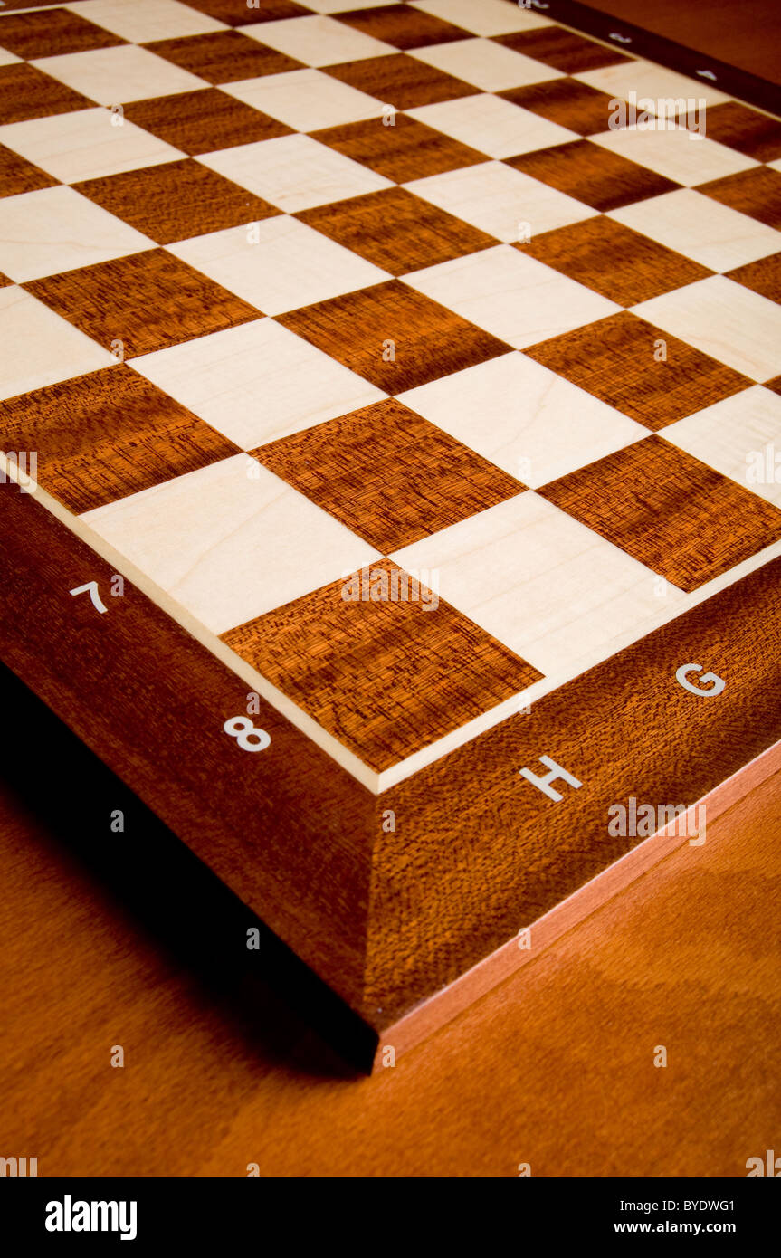 Empty chess board hi-res stock photography and images - Alamy