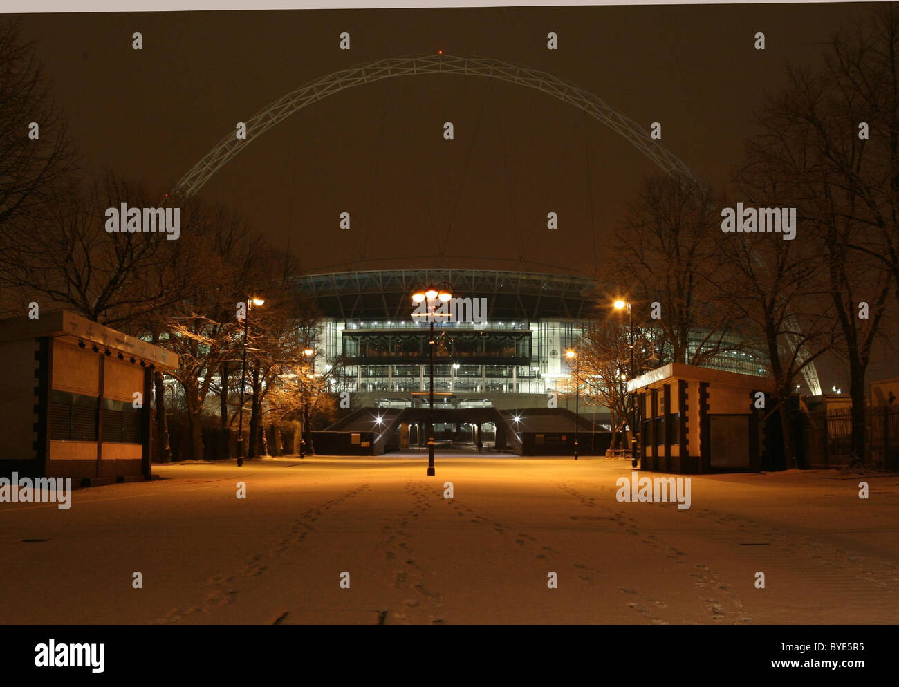 Wembley stadium covered in snow hi-res stock photography and images - Alamy