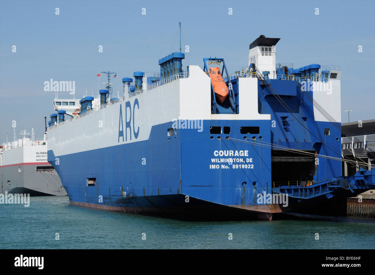Floating transporter hi-res stock photography and images - Alamy