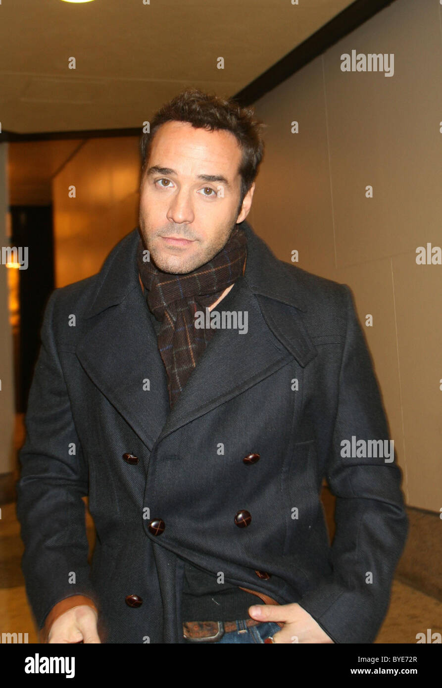 Jeremy Piven out in New York after appearing on MTV TRL in Times Square ...