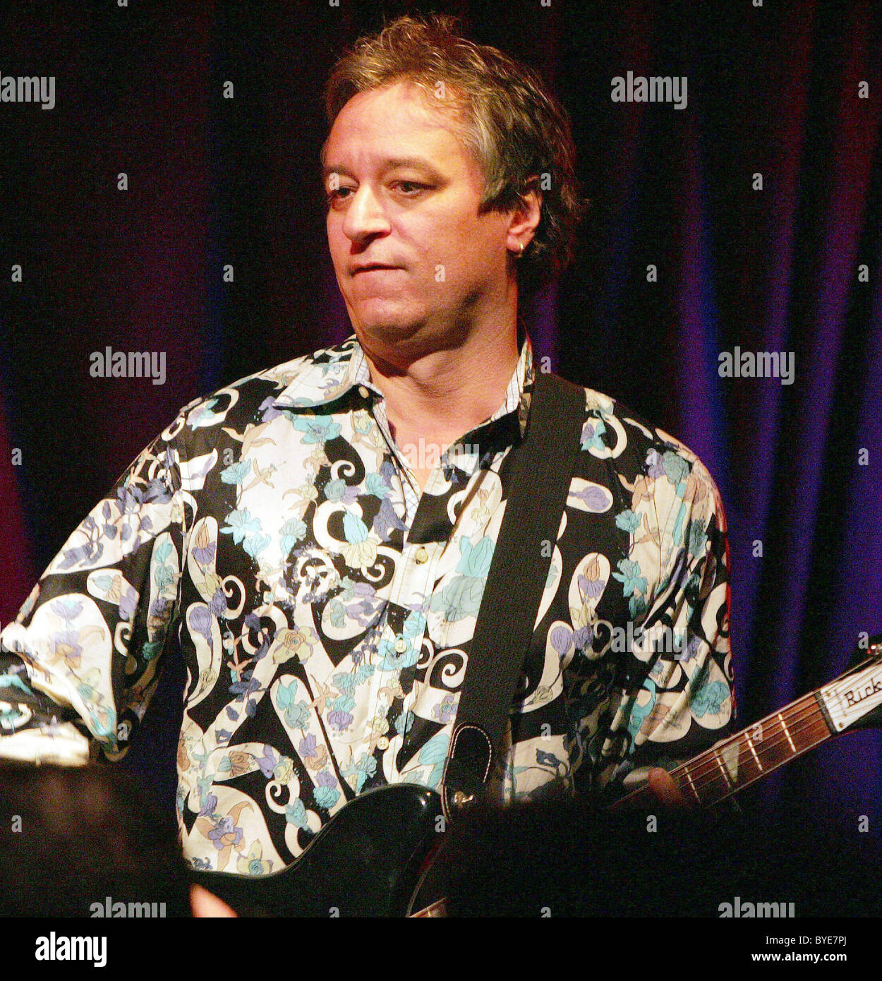 REM's Pete Buck plays with Robyn Hitchcock & the Venus 3 at Whelans ...