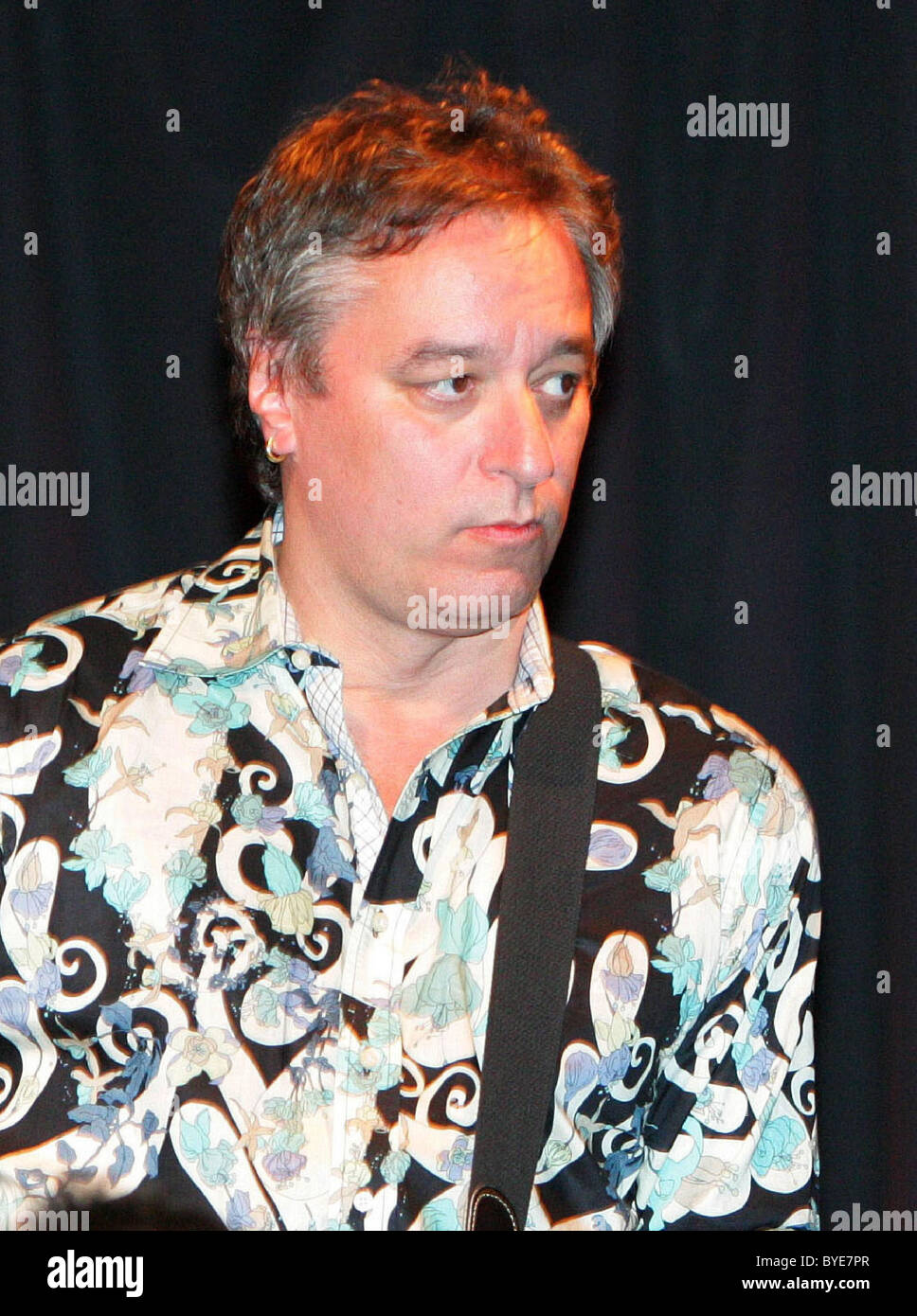 REM's Pete Buck plays with Robyn Hitchcock & the Venus 3 at Whelans ...