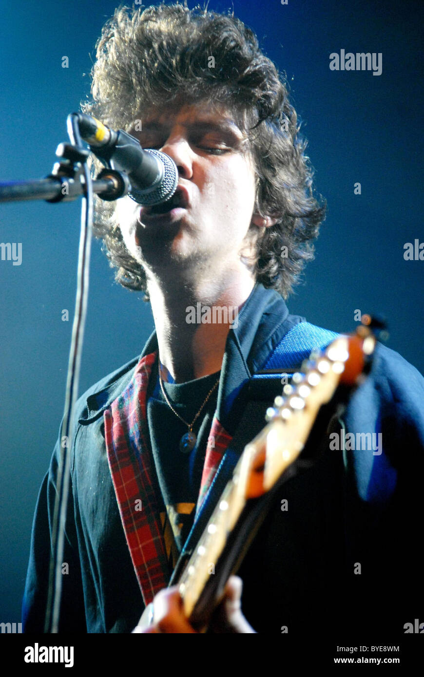 Jamie T performing live at XFm's competition winners gig at Carling ...