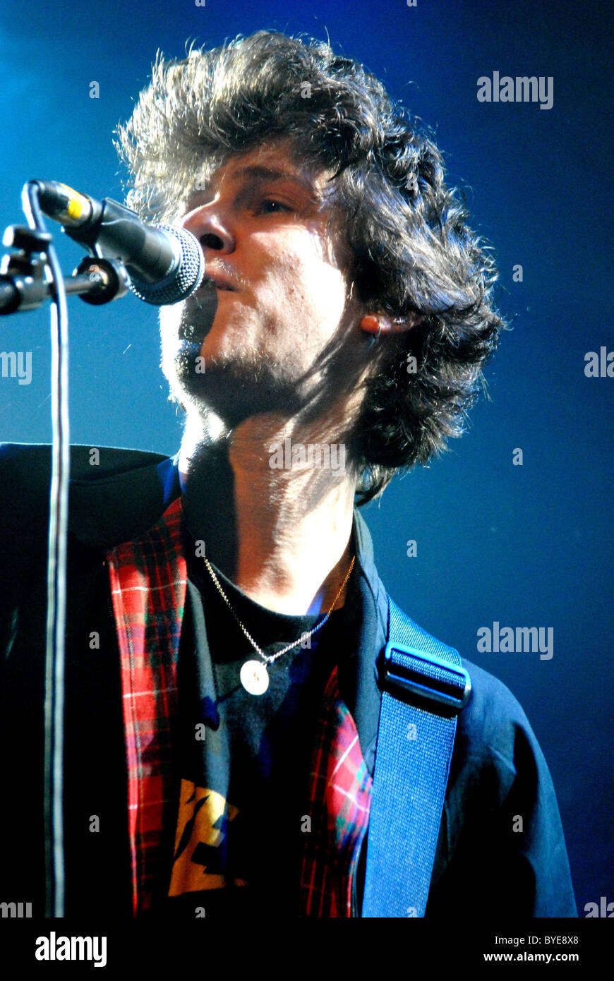 Jamie T performing live at XFm's competition winners gig at Carling ...