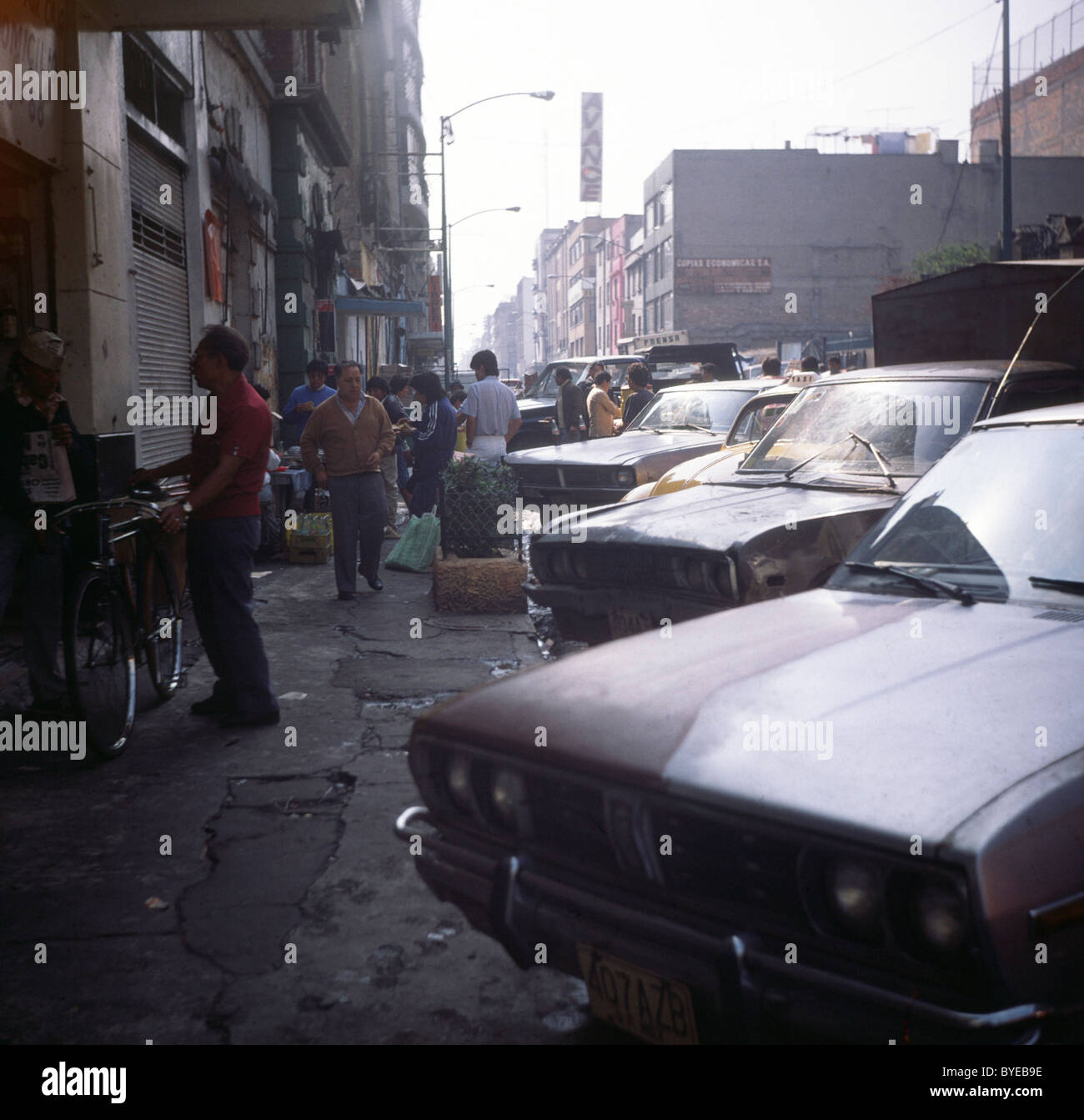 People cars street central Mexico City 1990 Stock Photo - Alamy