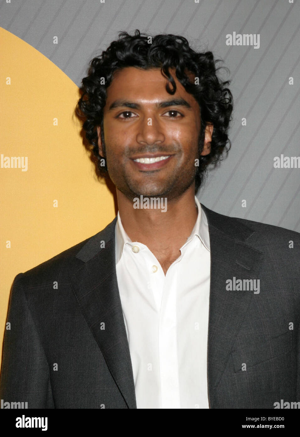 Jay Ryan Sendhil Ramamurthy Beauty And The Beast' Star Sendhil