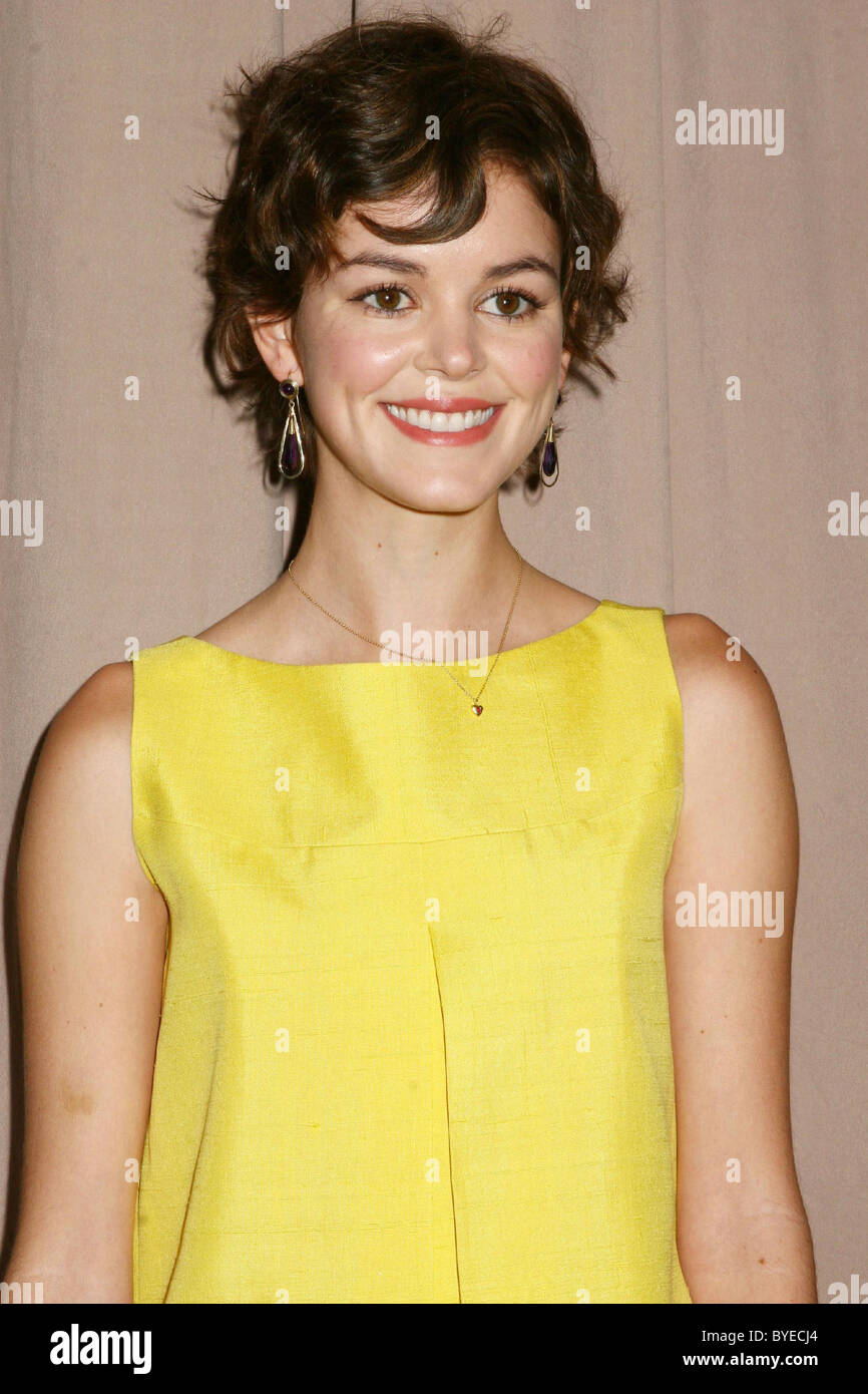 Nora Zehetner In Style and Diamond Information Center Host The 6th ...