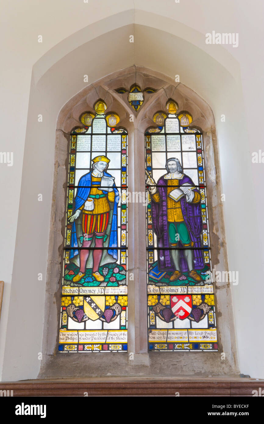 Stained glass window, The Guild Chapel interior, Stratford-upon-Avon ...