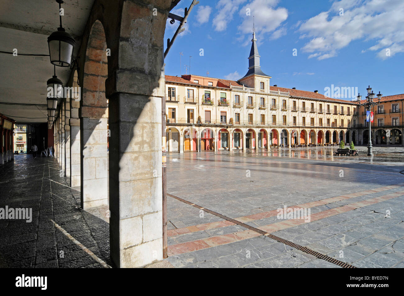 Arcades, Plaza Mayor square, Leon, Castilla y Leon province, Spain ...