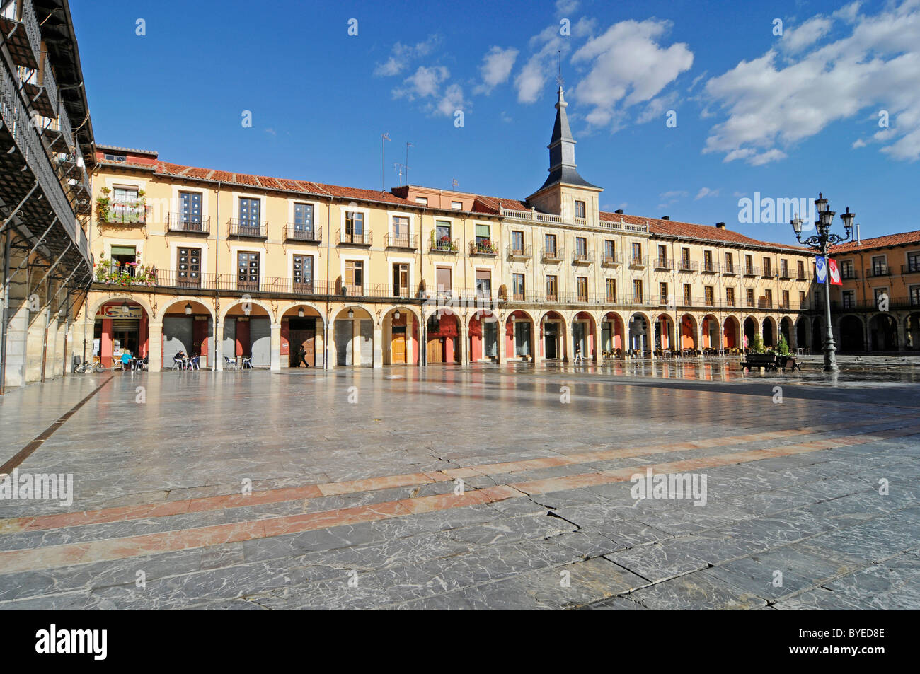 Arcades, Plaza Mayor square, Leon, Castilla y Leon province, Spain ...