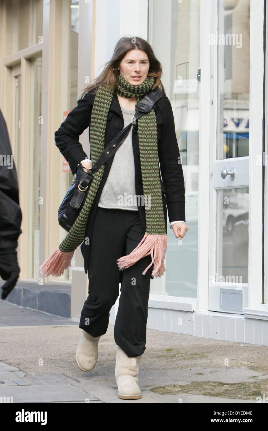 Jools Oliver takes a stroll to the pharmacy London, England - 25.01.07 ...