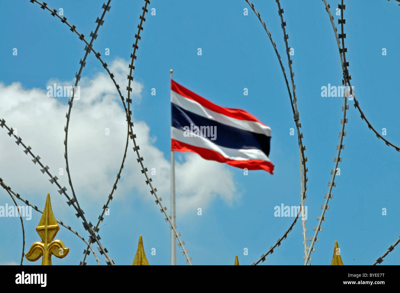 Government building barbed wire hi-res stock photography and images - Alamy