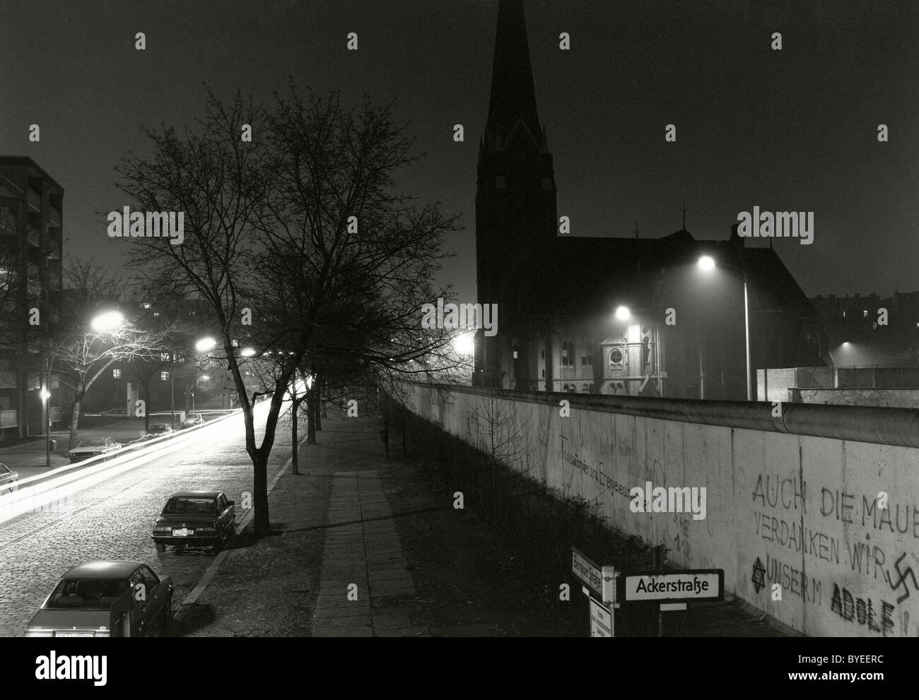 View over the Wall in the winter of 1985, Bernauer Strasse with the ...