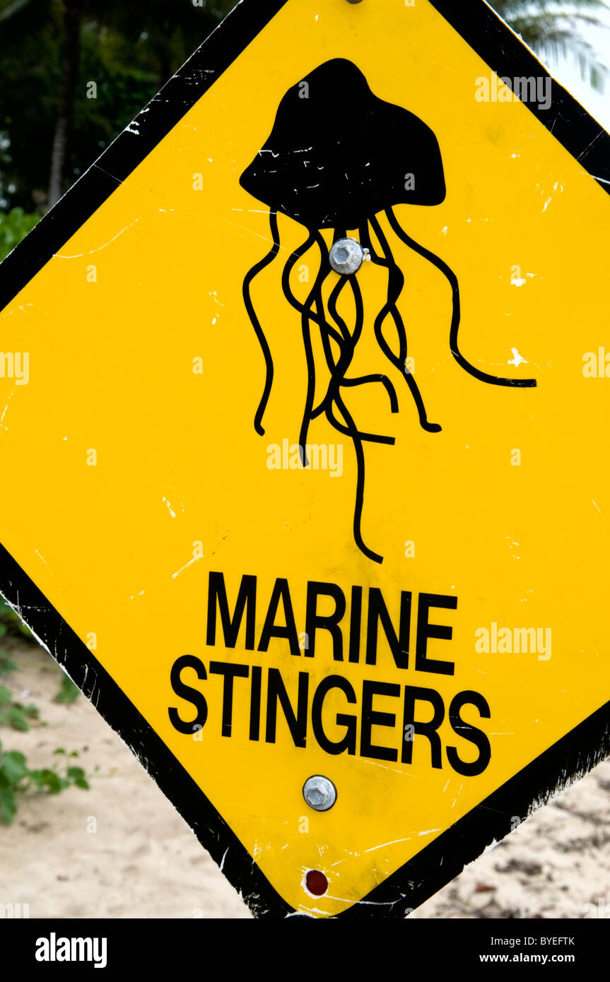 Australia jellyfish warning sign hi-res stock photography and images ...
