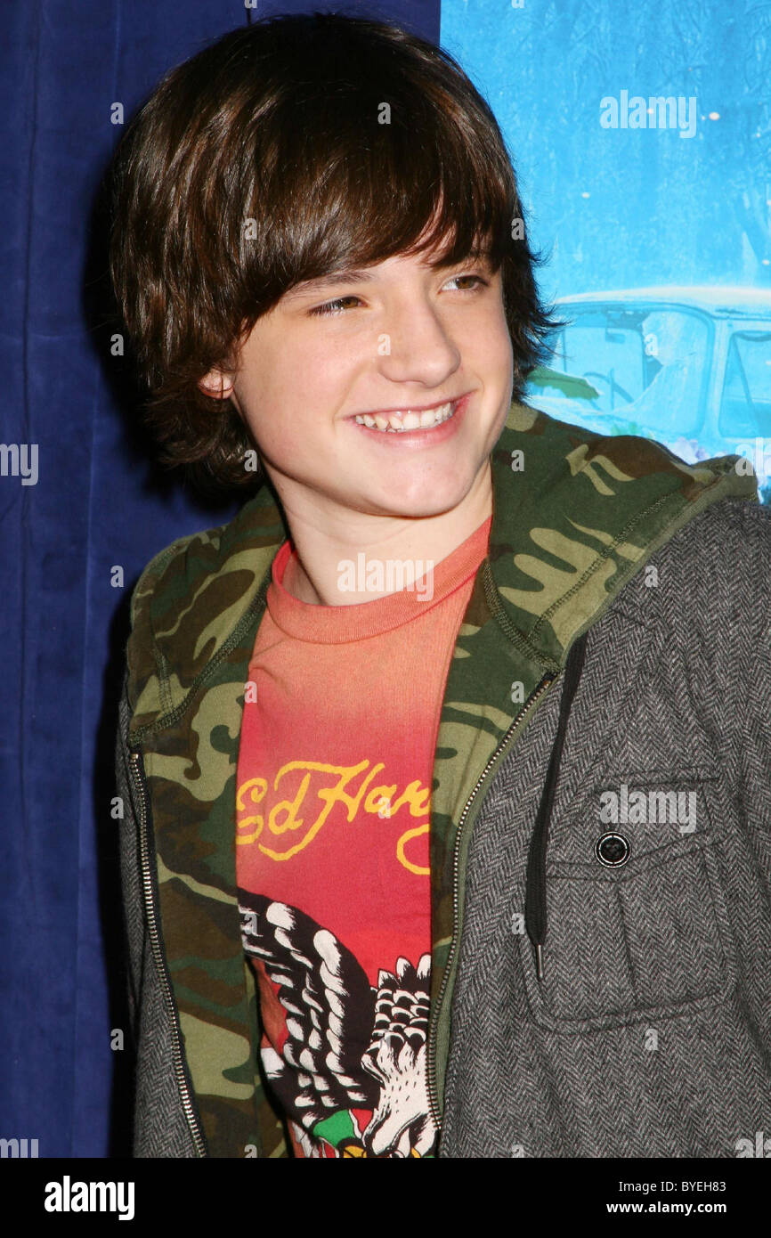 Josh Hutcherson Los Angeles Premiere of "Bridge to Terabithia" held at ...