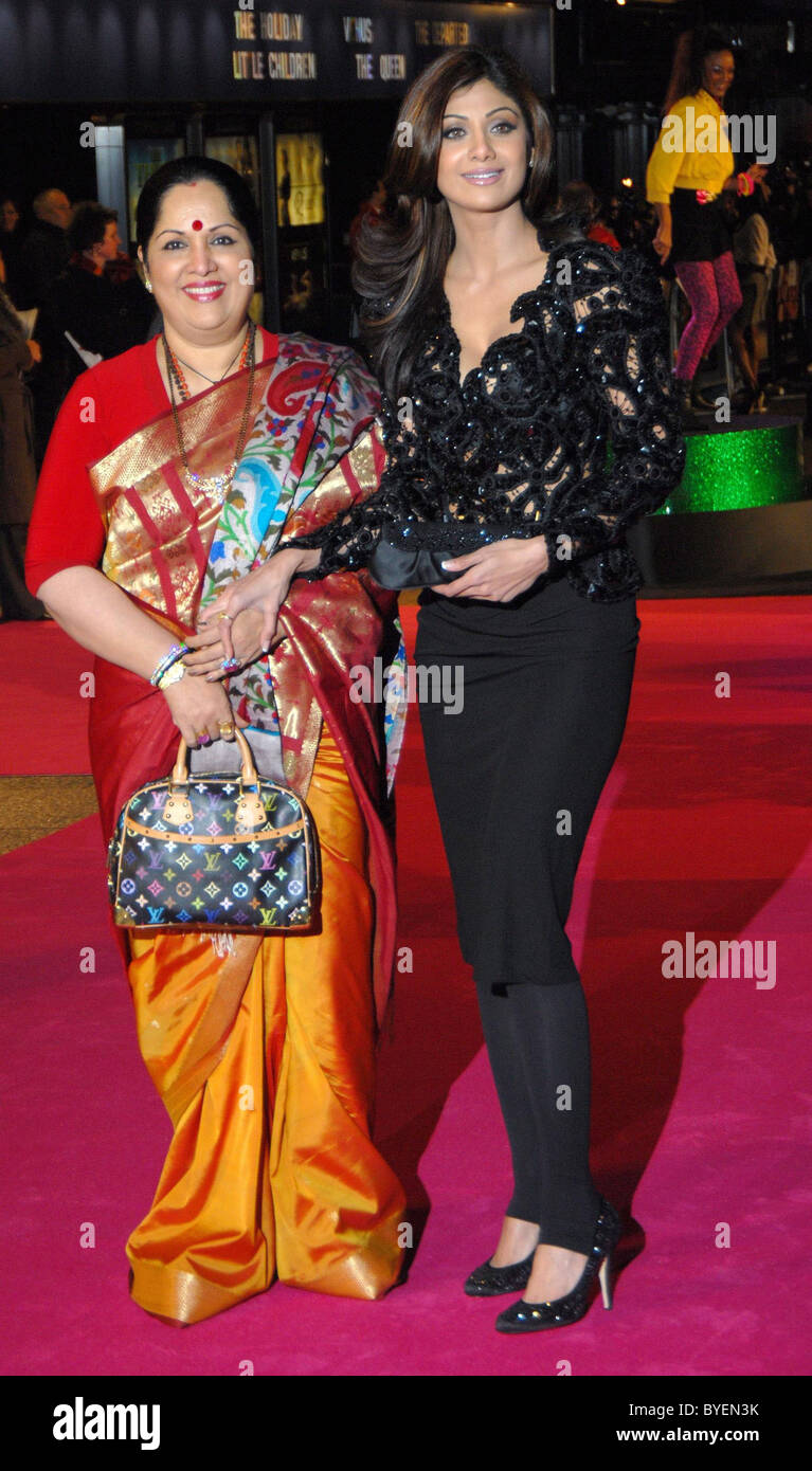 Shilpa Shetty and mother Sunanda Shetty at the 'Music and Lyrics' Film ...