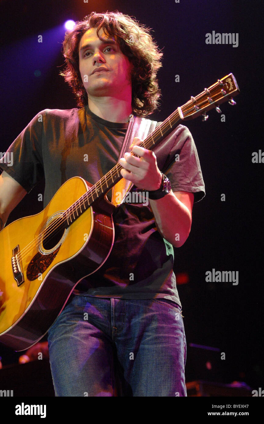 John Mayer performs live in concert on his Continuum World Tour '06/'07 ...