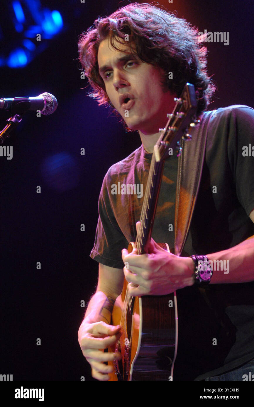 John Mayer performs live in concert on his Continuum World Tour '06/'07 ...