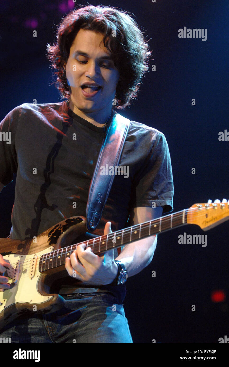 John Mayer performs live in concert on his Continuum World Tour '06/'07 ...