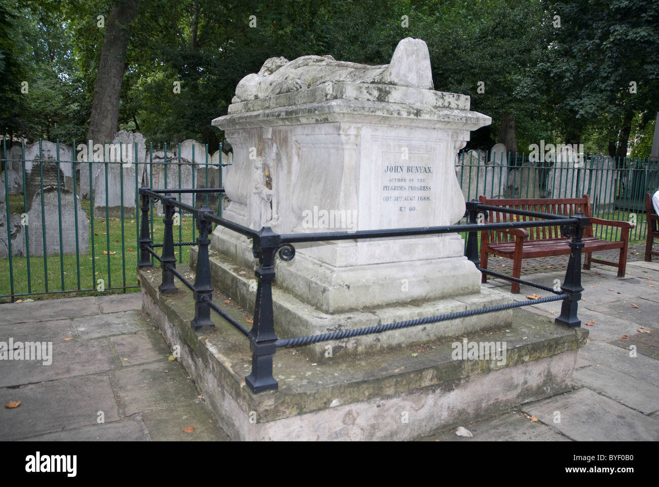 John bunyan grave hi-res stock photography and images - Alamy
