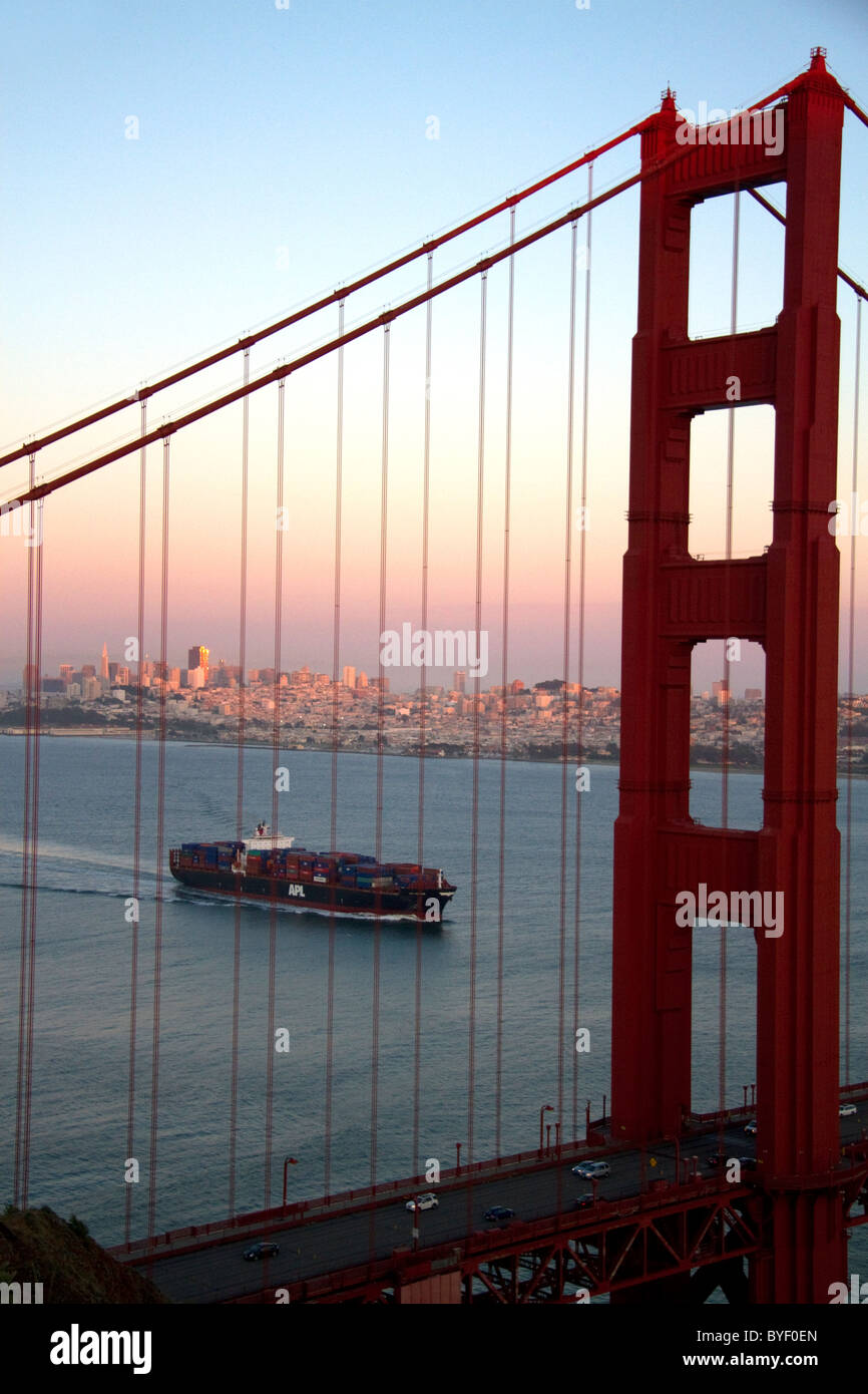 Container ship golden gate hi-res stock photography and images - Alamy
