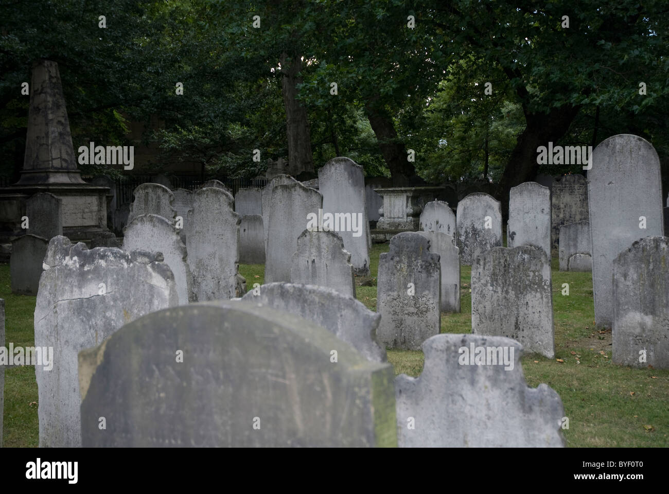 Graves in Bunhill Fields Cemetery London E1 Stock Photo - Alamy