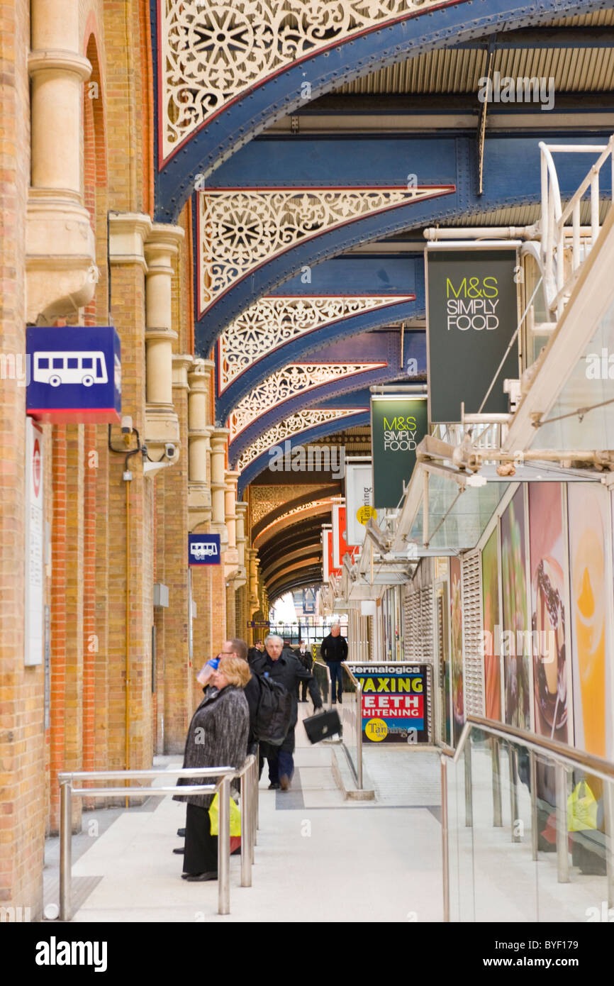 London , Liverpool Street Station , side entrance arches & column ...