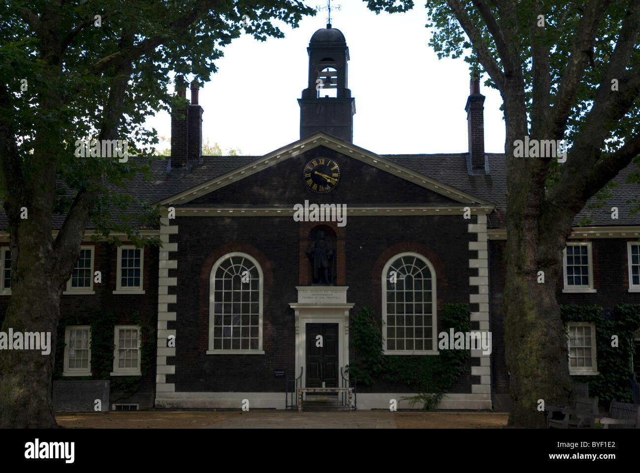 Front of the Geffrye Museum 136 Kingsland Road City of London E2 8EA ...