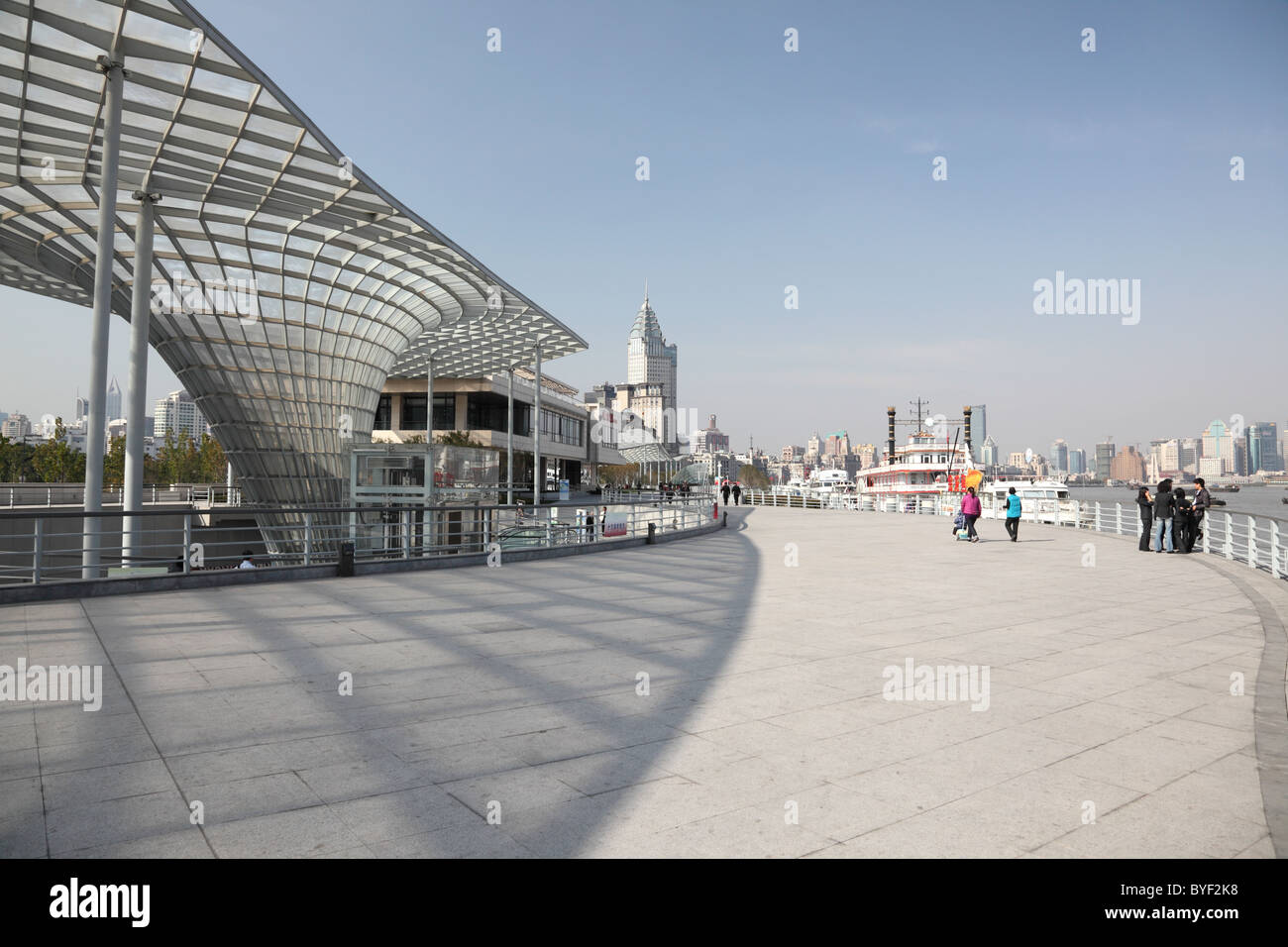 Promenade at Huangpu River in Shanghai, China Stock Photo - Alamy