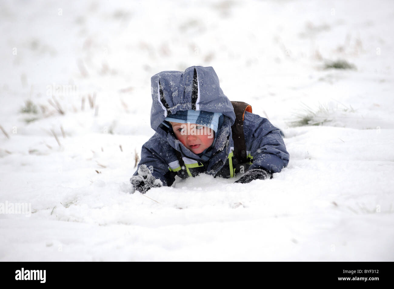 Child falls hi-res stock photography and images - Alamy