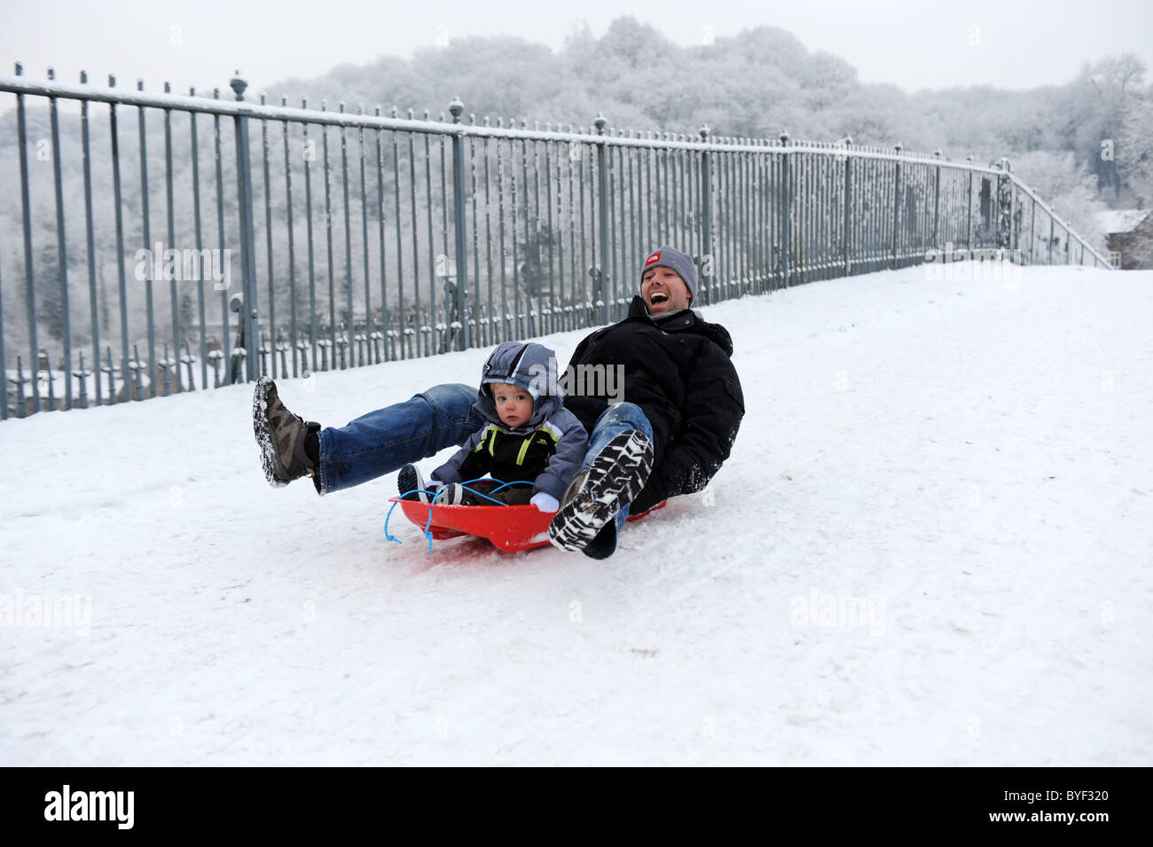 Sledging uk hi-res stock photography and images - Alamy