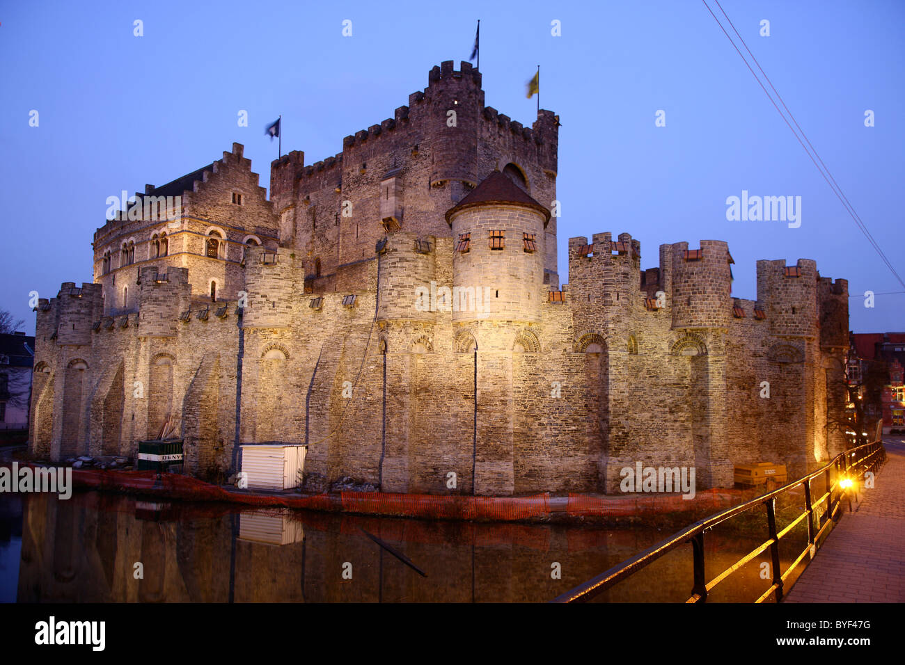 Medieval flemish town walls hi-res stock photography and images - Alamy