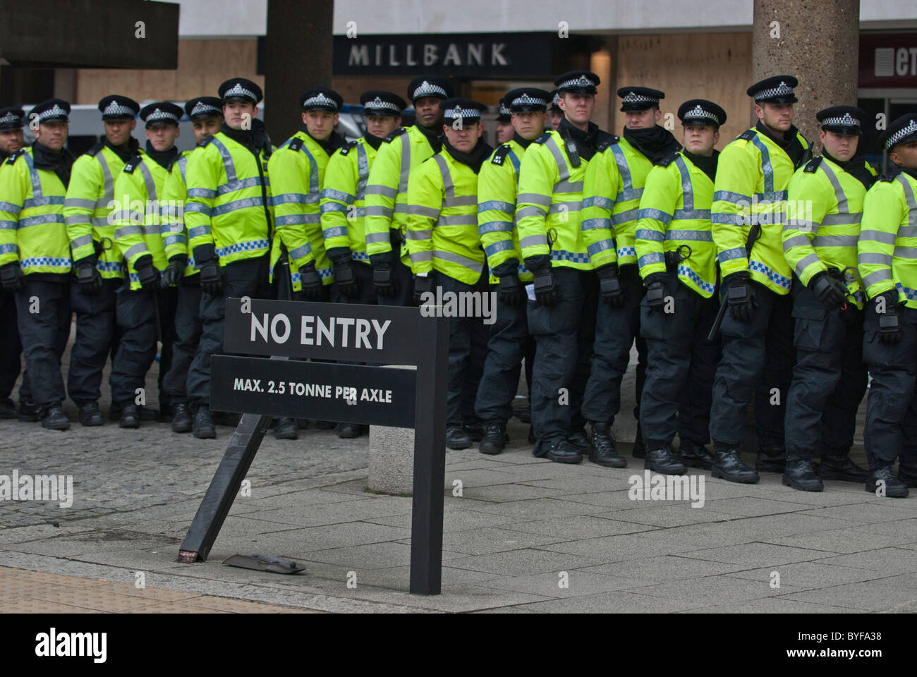 Police officers hi-res stock photography and images - Alamy