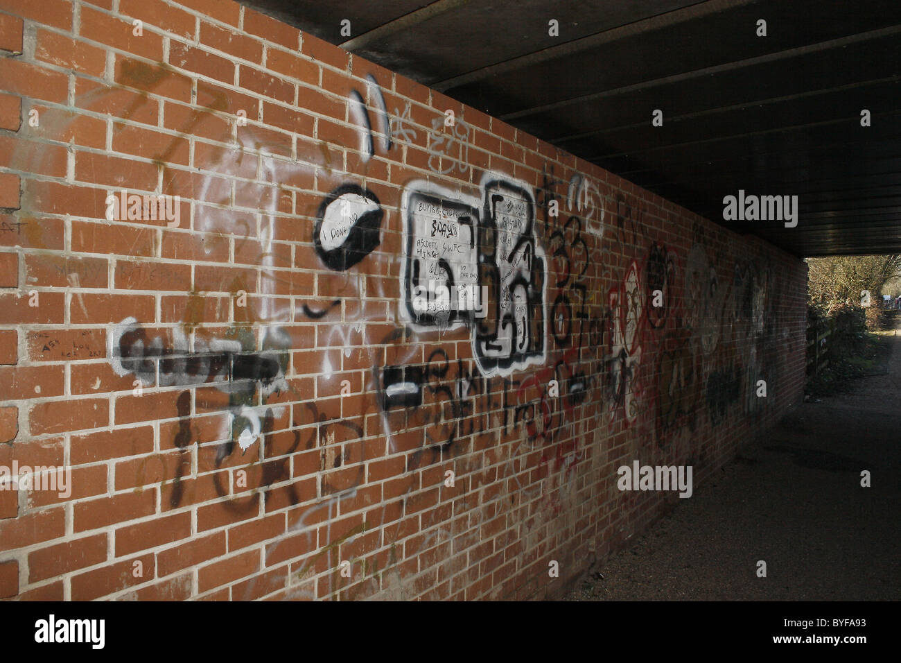 Graffiti bridge canal hi-res stock photography and images - Alamy