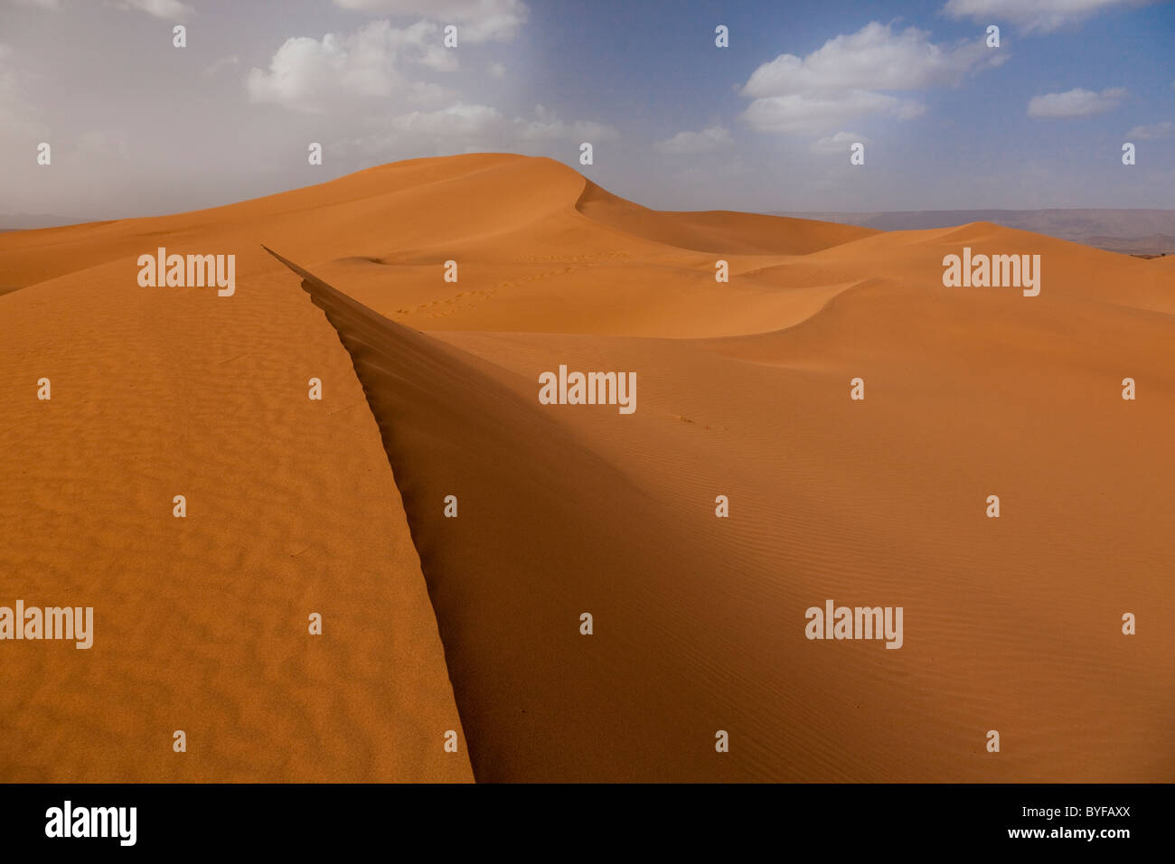 Sand dunes in the Tinfou dunes near Zagora, Morocco, North Africa Stock ...