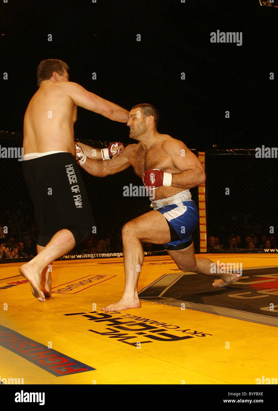 Dan "the beast" Severn vs Deathwish Dave Cage Rage fighting at Wembley ...