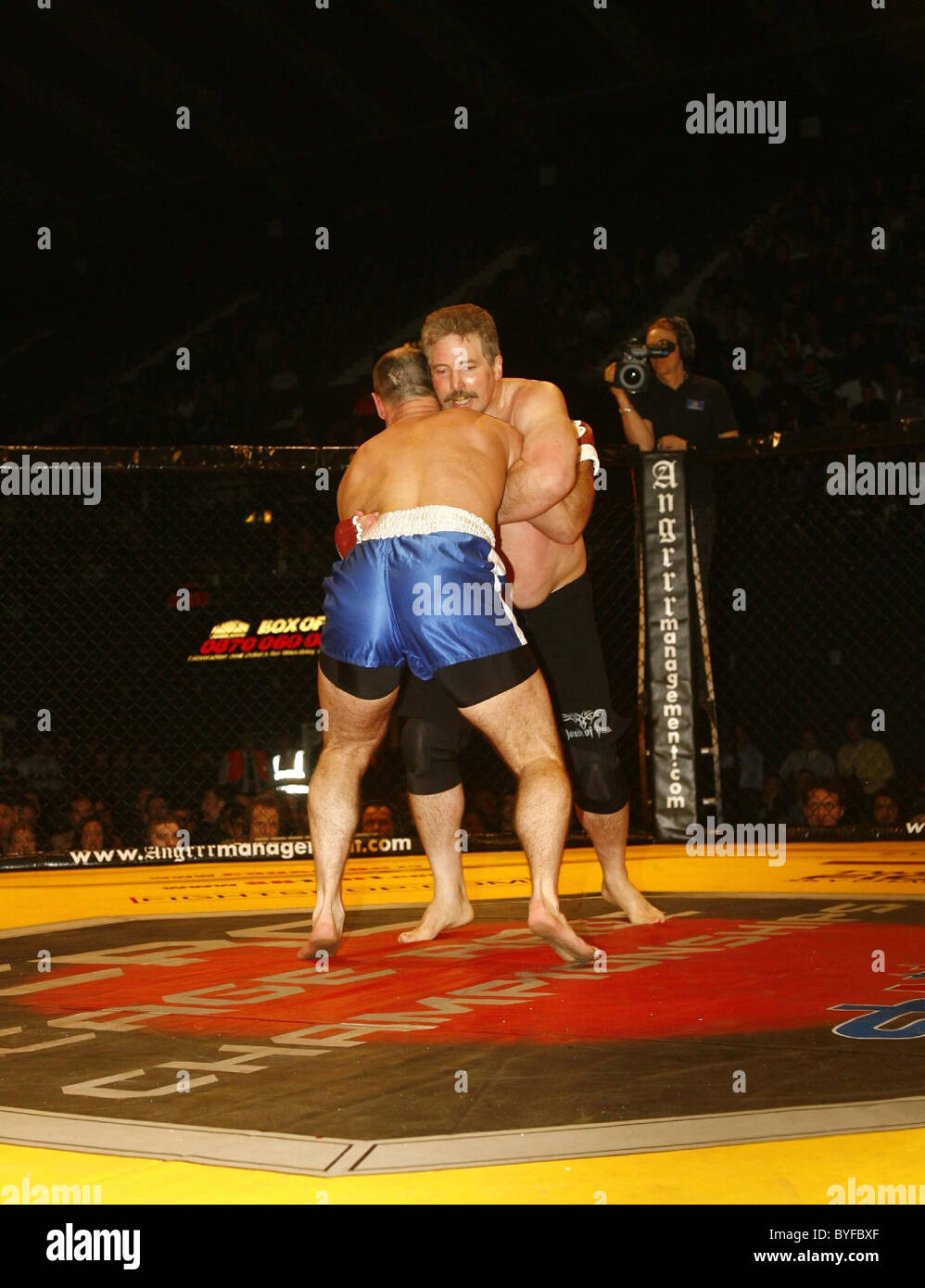Dan "the beast" Severn vs Deathwish Dave Cage Rage fighting at Wembley ...