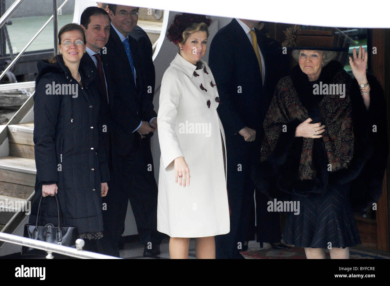 Princess Maxima and Queen Beatrix The Dutch royal family on a boat trip ...