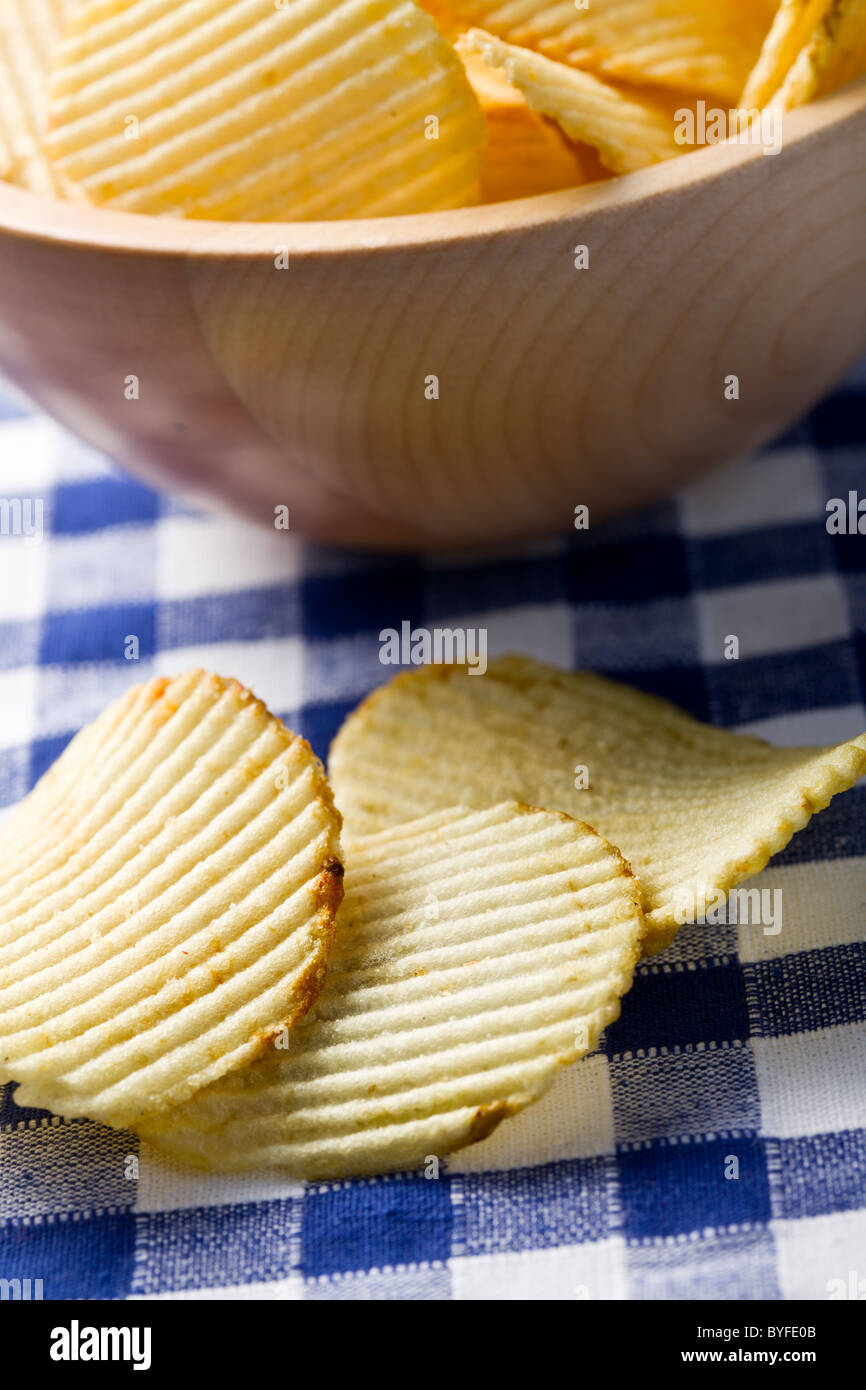 potato chips on kitchen table Stock Photo - Alamy