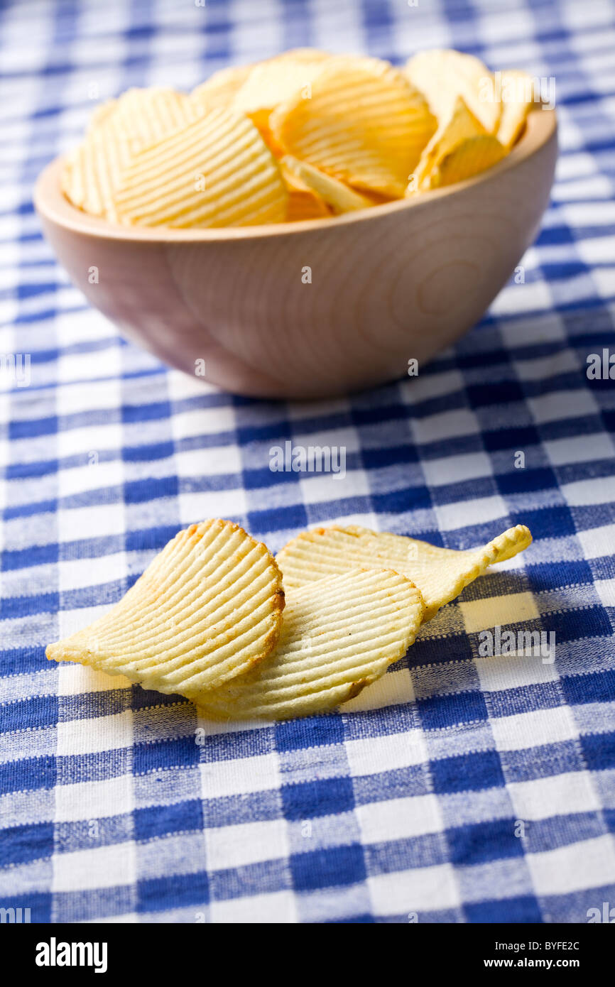 potato chips on kitchen table Stock Photo - Alamy
