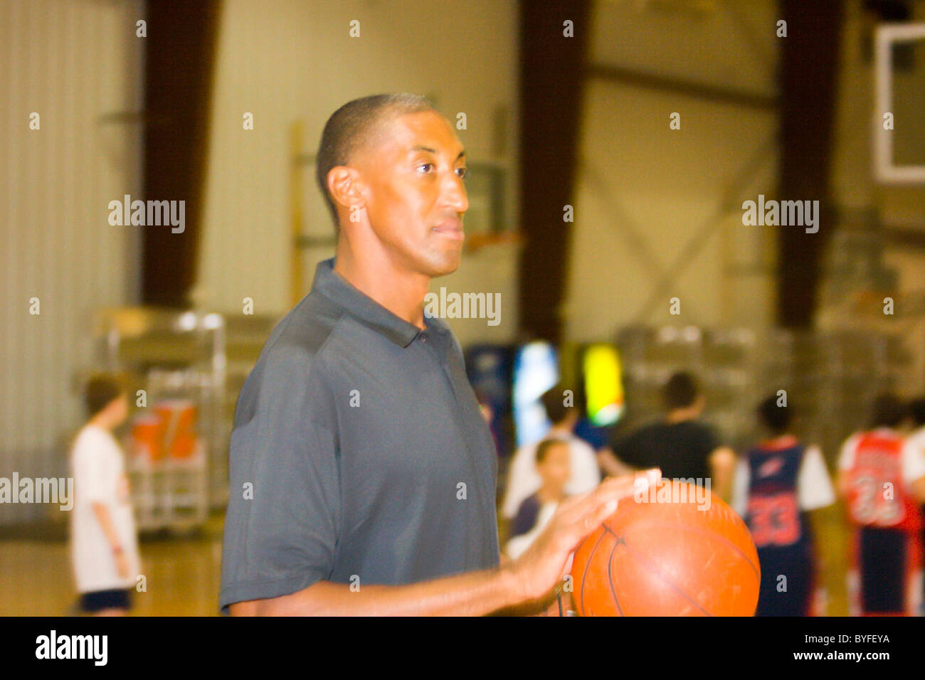 Scottie Pippin signs autographs and plays basketball at Tarkanian ...