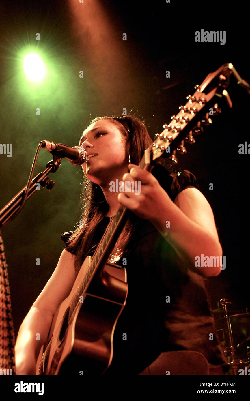 Sandi thom in concert hi-res stock photography and images - Alamy