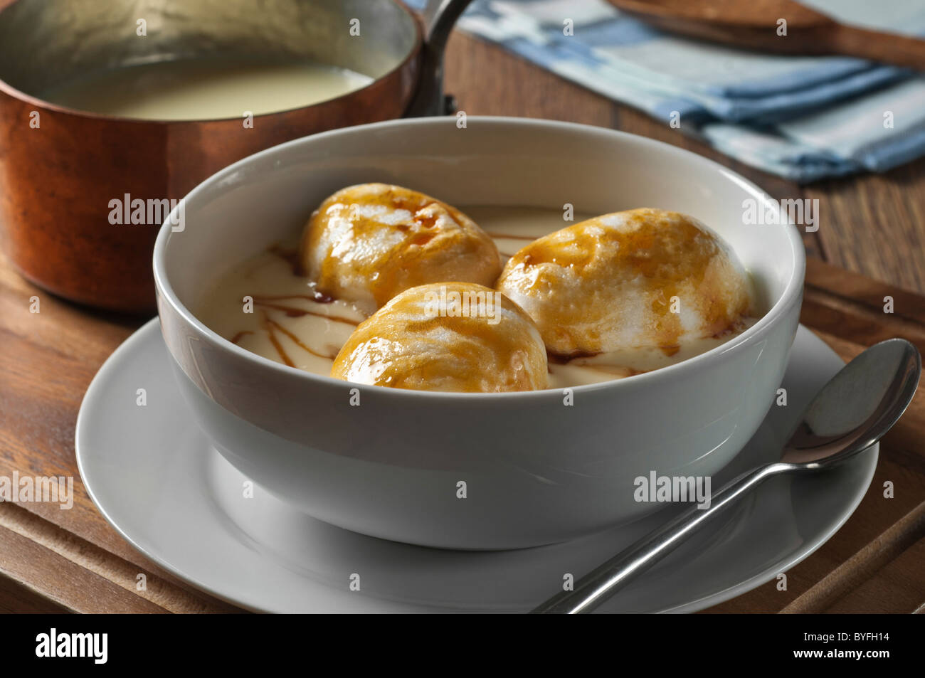 Oeufs à la neige. Snow eggs. Iles flottantes. Dessert France Stock ...